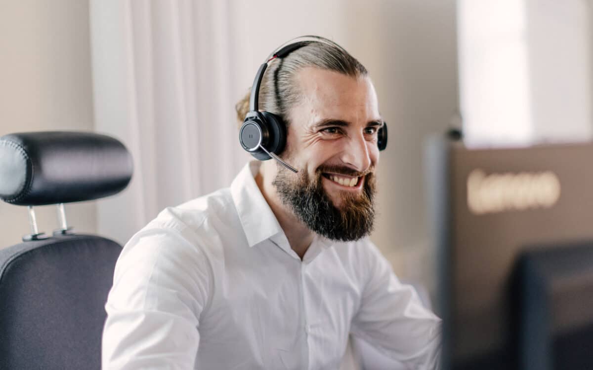 Cloud Contact Center Solution for High-Volume Sales and Customer ...